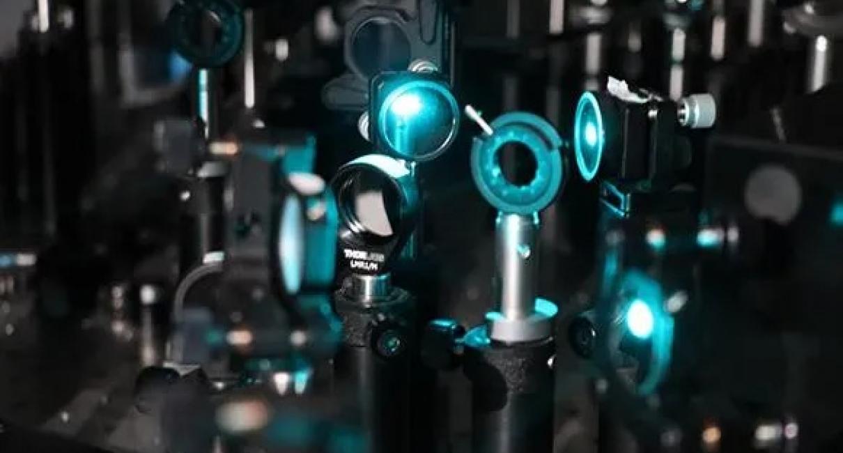 Researchers at the LMI Center have observed how "mixing" material with ...